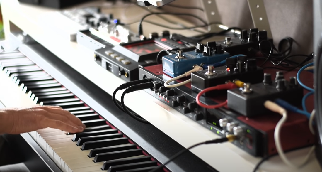 Acoustic vs. Digital Piano: What’s the Difference? - MusicProfy